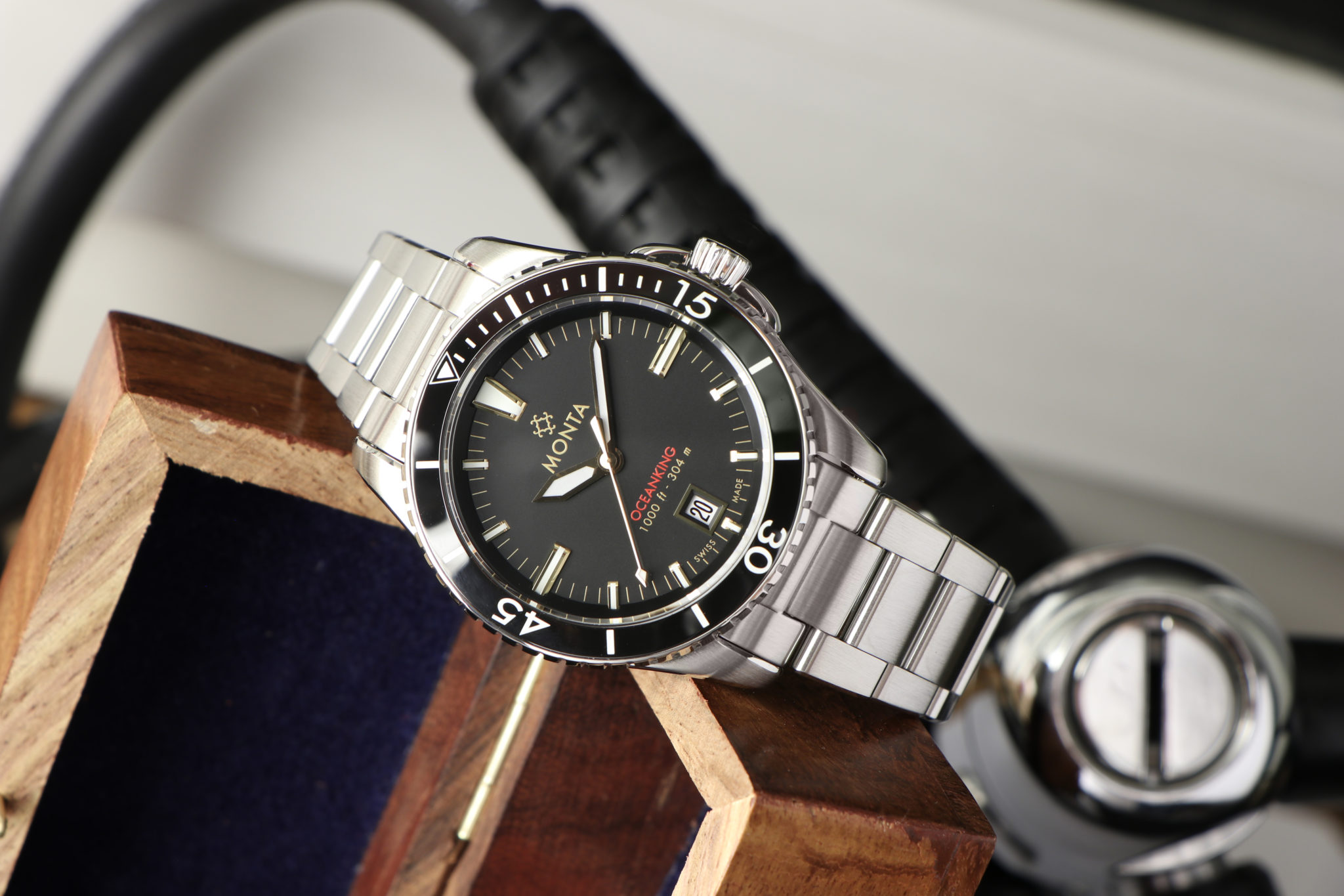 Monta Watch Extends Families Of Vintage-styled Diver And Aviator Tool ...
