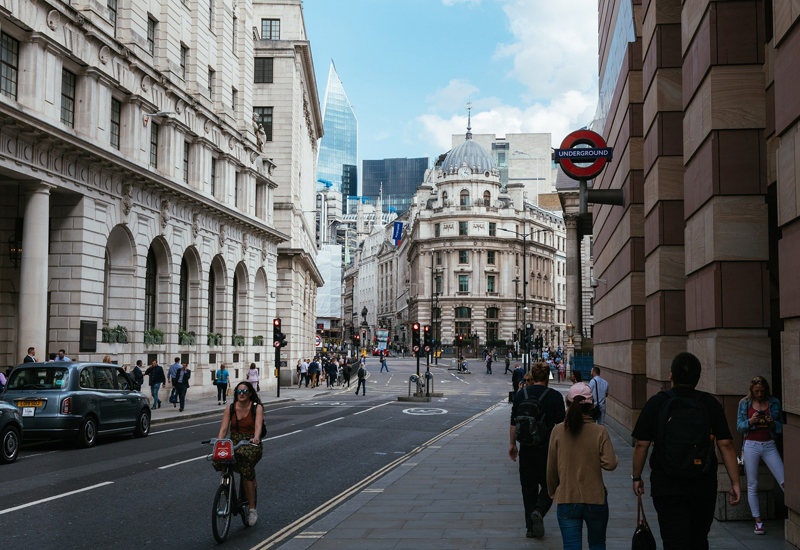 British Shoppers Slowly Regaining Confidence In High Street, Data Suggests