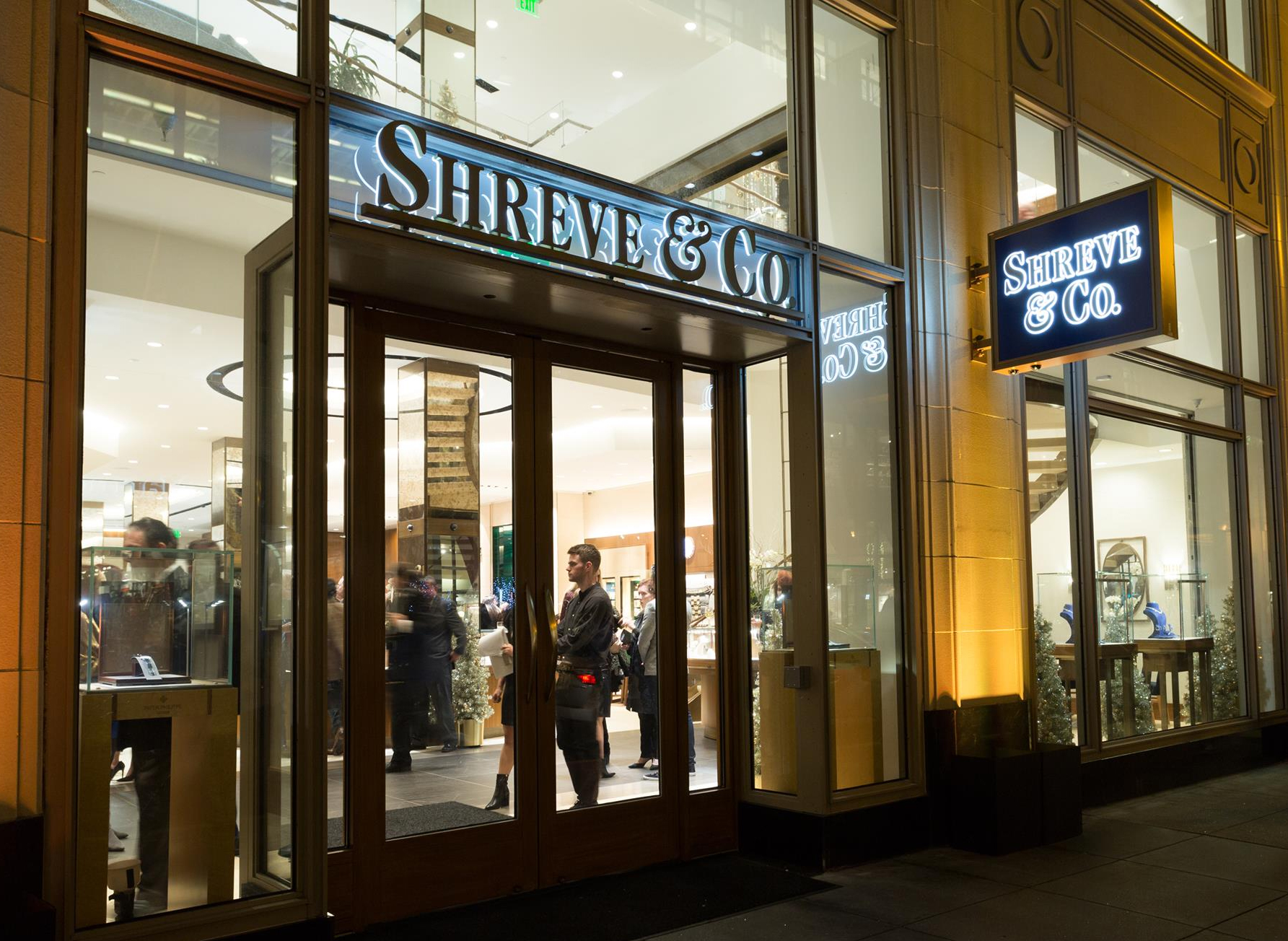 Patek Philippe Store Sued For $500,000 After Customer Claims He Was ...