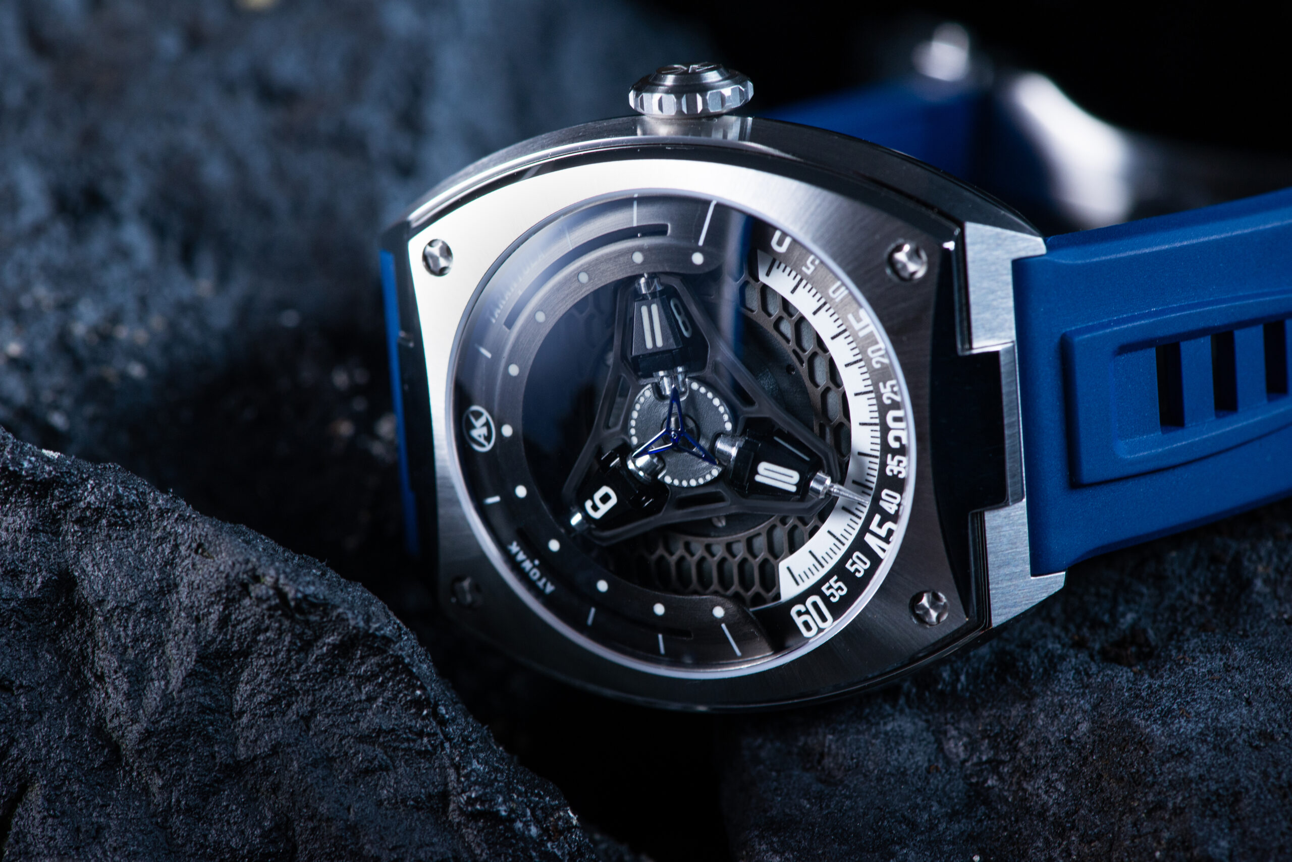 ATOWAK draws on arachnid inspiration for new wandering hour timepiece ...