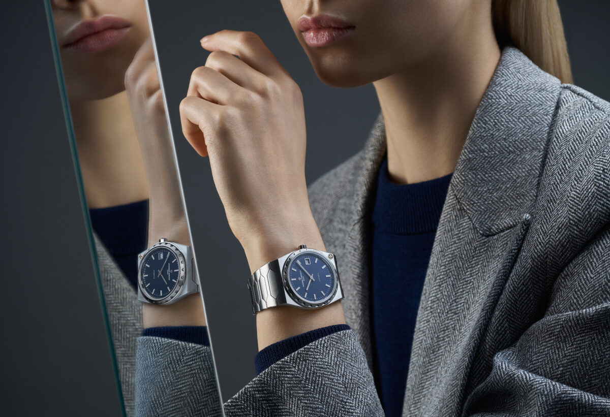Vacheron Constantin's 222 Muscles Into Market Dominated By Patek ...