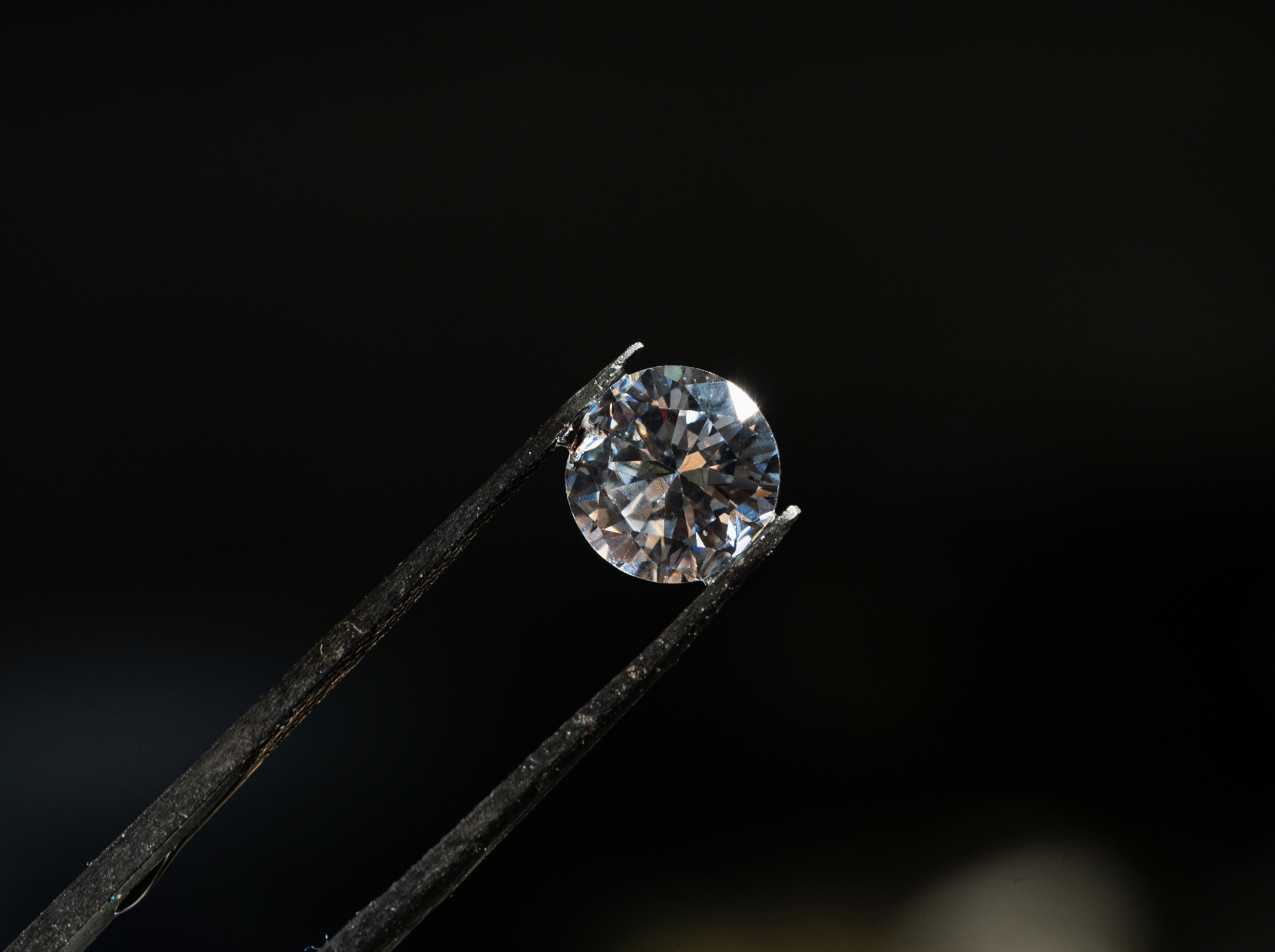 To Buy Or Not To Buy: Is Moissanite Better Than Diamond?