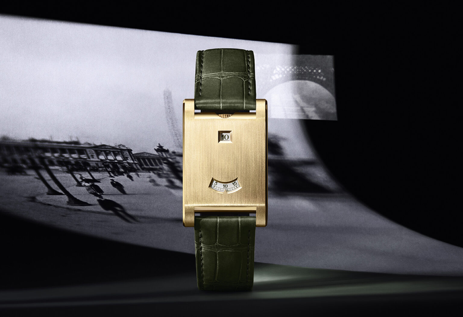 Tank à Guichets Returns To Cartier Privé Collection